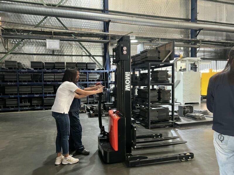 Xe Nâng Điện 1.2 Tấn 3600mm Stacker ESD122 IMOW/EP
